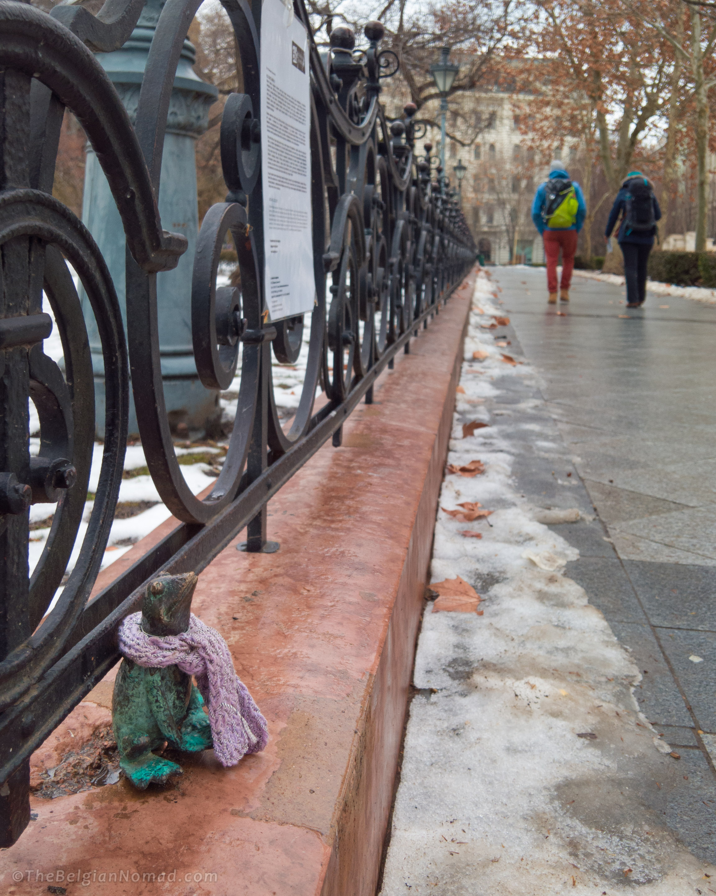 Tiny statues in Budapest – The Belgian Nomad