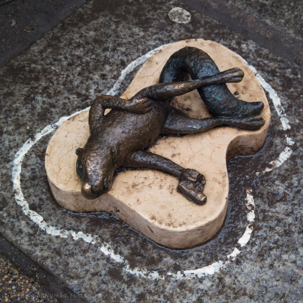 Tiny statues in Budapest – The Belgian Nomad