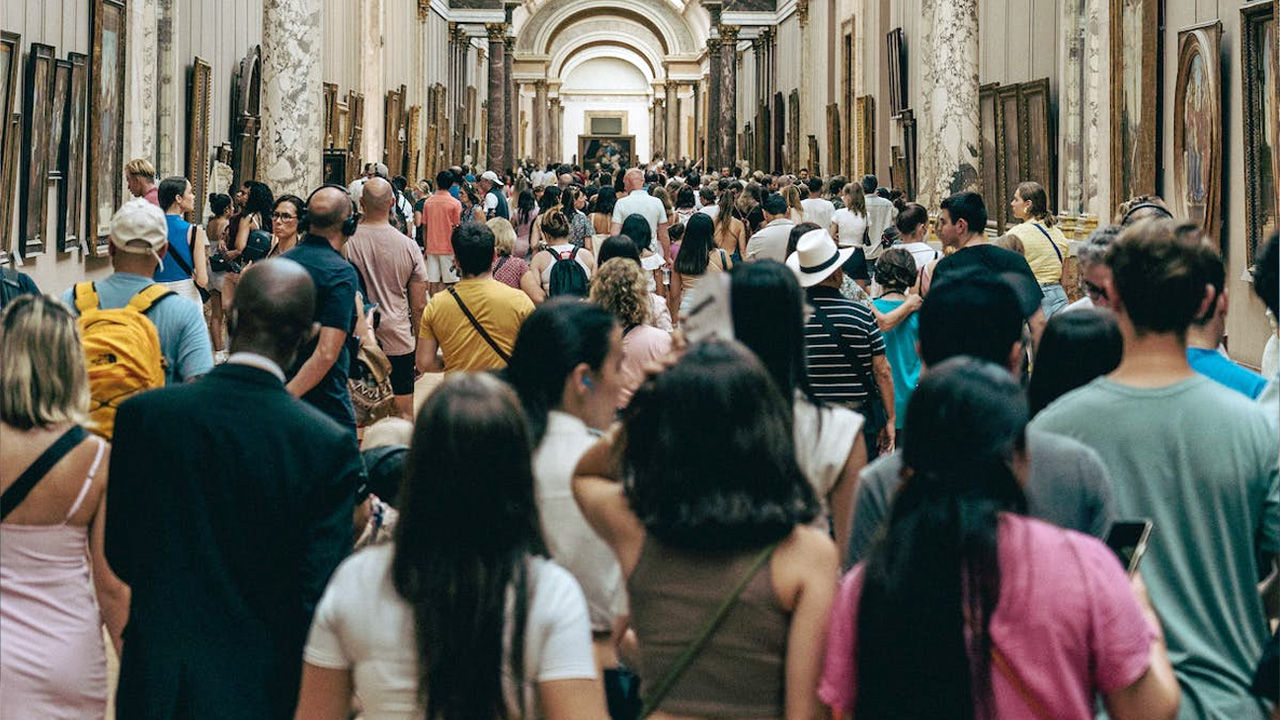 The Road to Hell is Crowded with Tourists – The Belgian Nomad